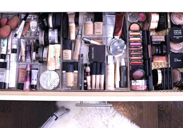 My Makeup Table tour - How I organize it! | Camila Coelho